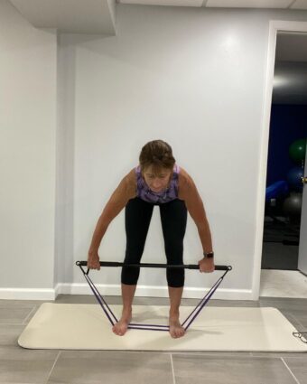 6 Best Kettlebell Swings Alternatives With A Resistance Band | Simply ...