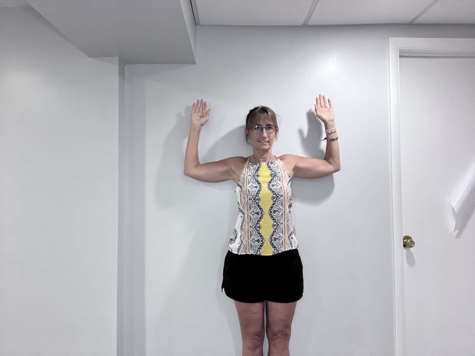 How To Fix Rounded Shoulders & Forward Head At 60+ [Exercises + Tips ...