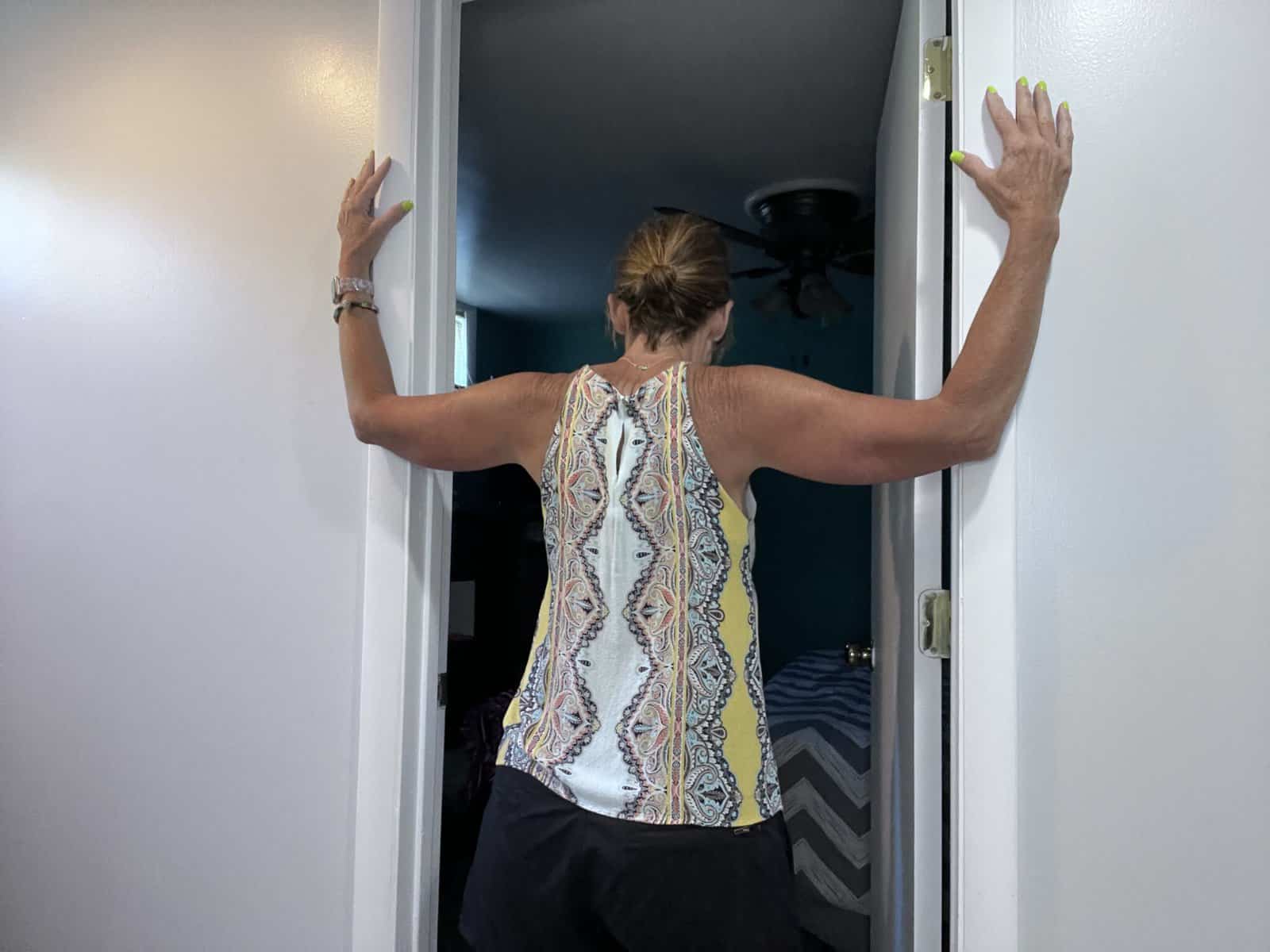 How To Fix Rounded Shoulders & Forward Head At 60+ [Exercises + Tips ...