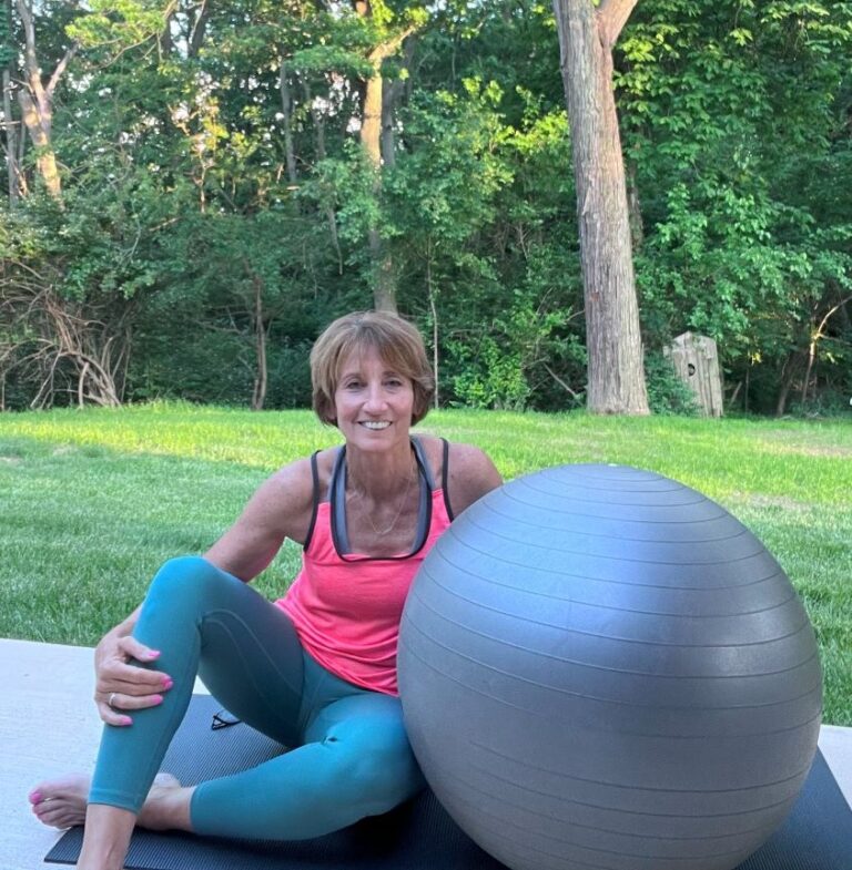 7 Amazing Benefits Of Bouncing On A Yoga Ball For Women Over 60 ...